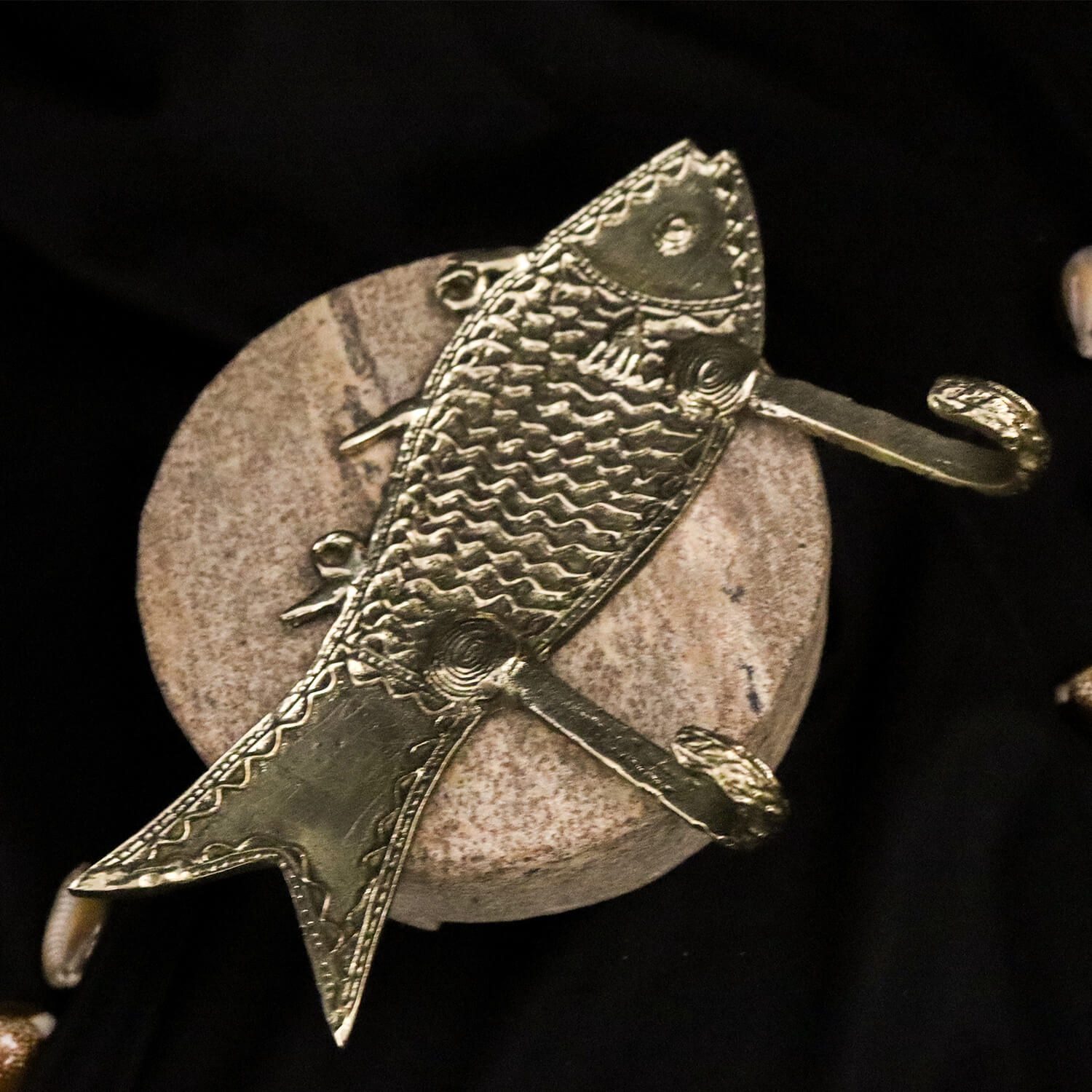 Dhokra Craft Fish-Shaped Key Holder - Utkalika Odisha
