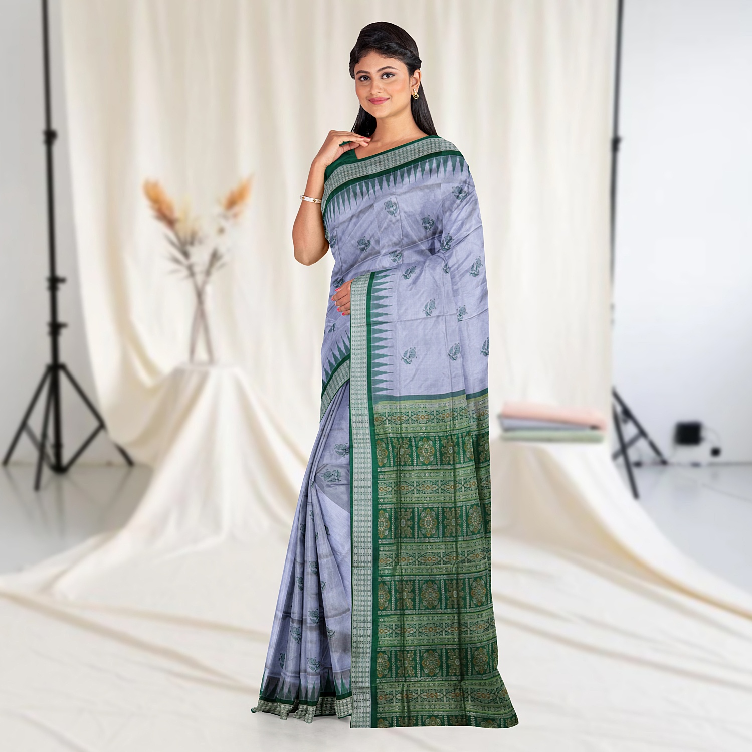 Floral Motifs Bomkai Silk Saree - Utkalika Odisha
