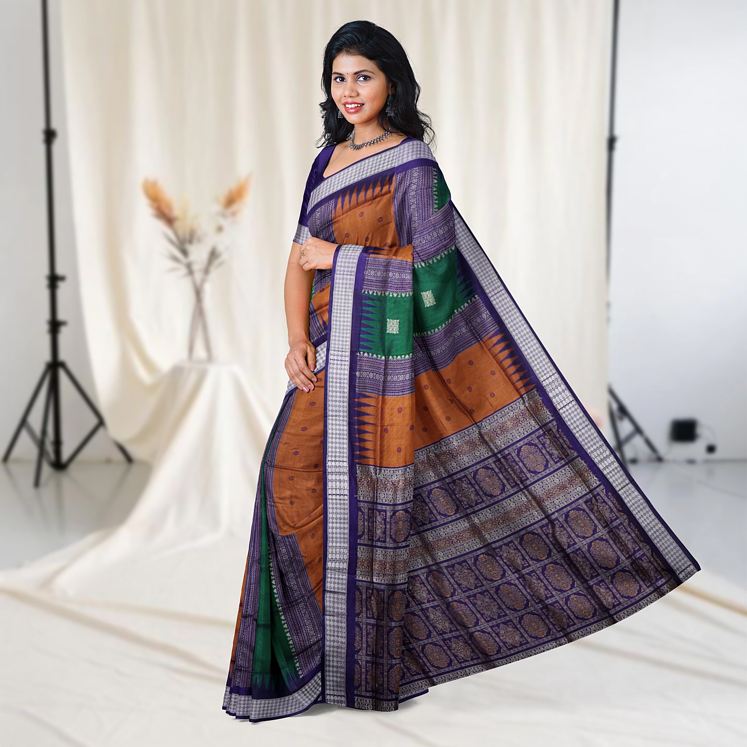 Dual Colour Bomkai Silk Saree - Utkalika Odisha